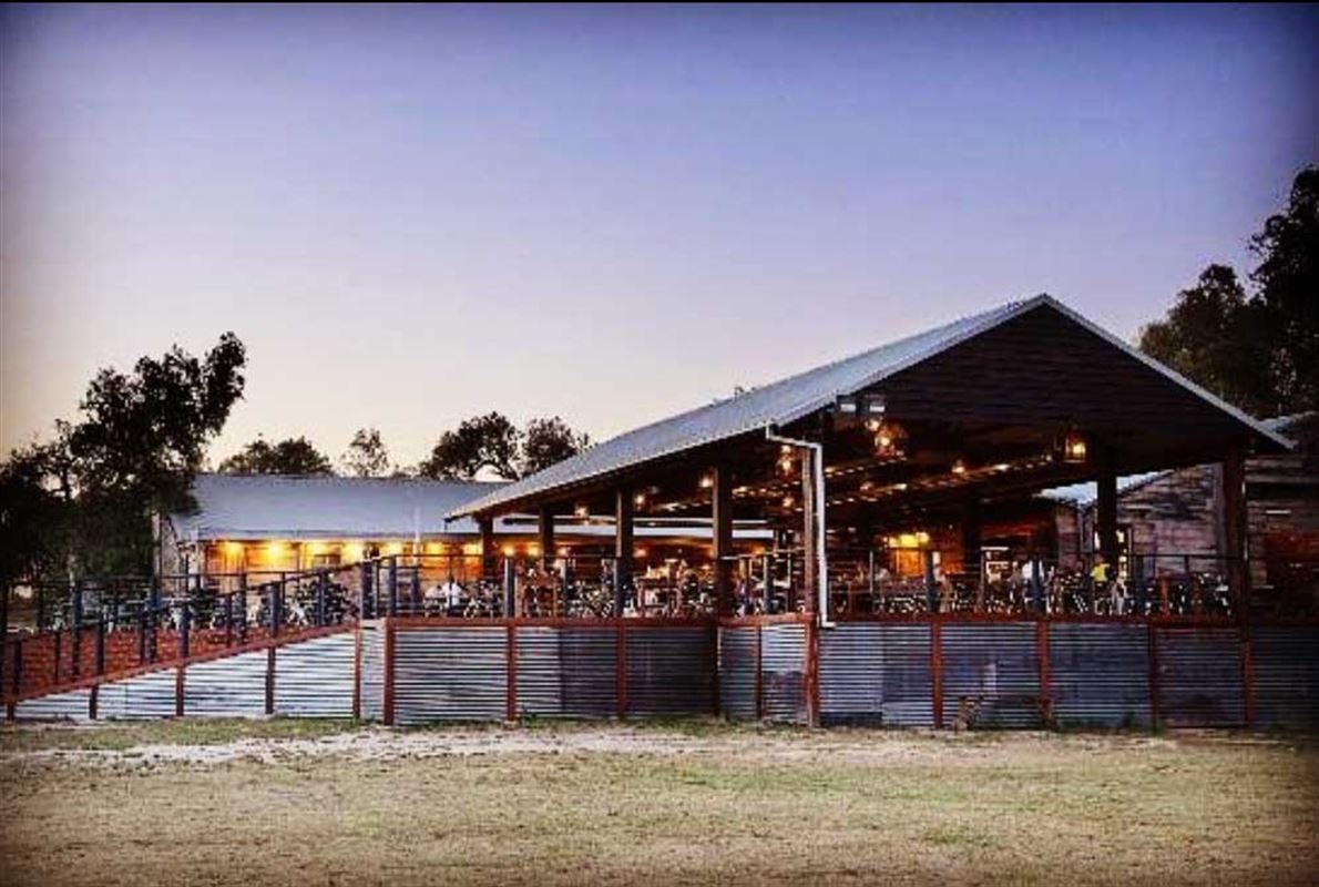Kinross Woolshed Hotel, Thurgoona Bars - Reviews, Phone, Bookings | AGFG