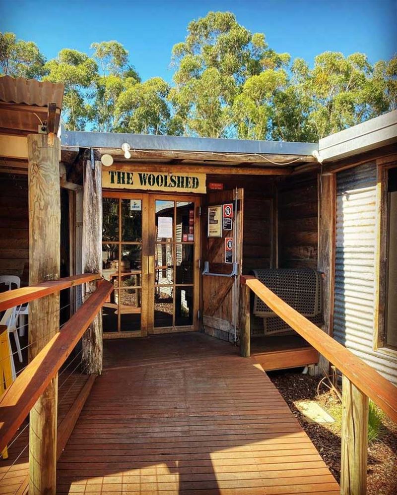 Kinross Woolshed Hotel, Thurgoona Bars - Reviews, Phone, Bookings | AGFG