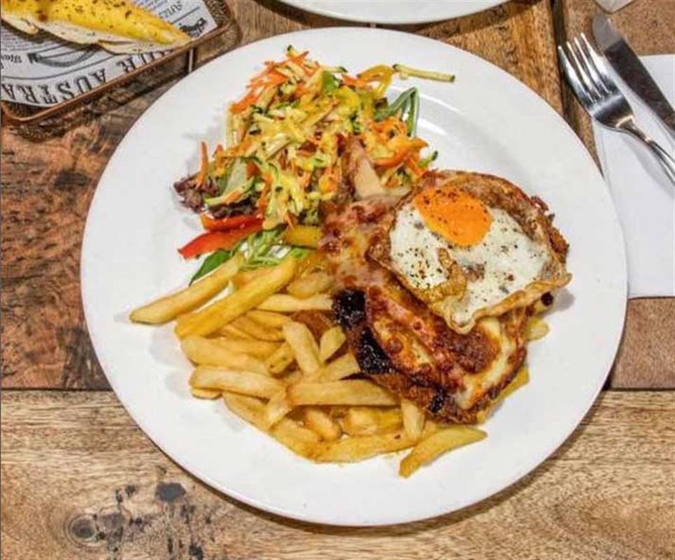 Kinross Woolshed Hotel, Thurgoona Bars - Reviews, Phone, Bookings | AGFG