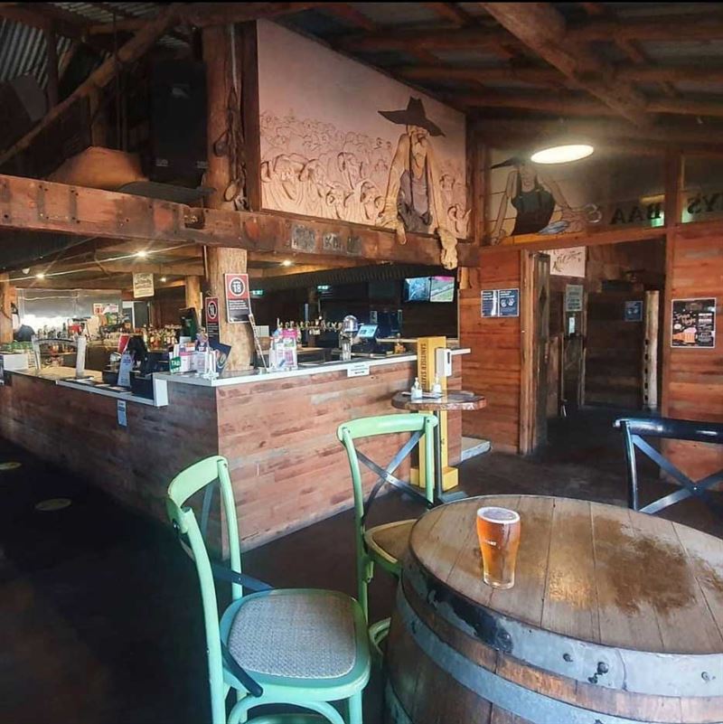 Kinross Woolshed Hotel, Thurgoona Bars - Reviews, Phone, Bookings | AGFG