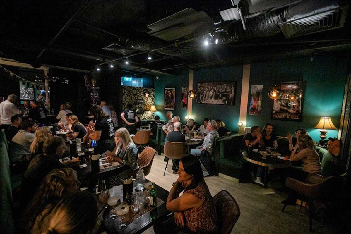 Den Devine Restaurant & Music Hall, Broadbeach - International ...