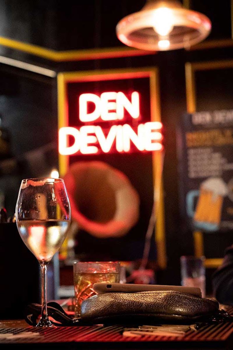 Den Devine Restaurant & Music Hall, Broadbeach - International ...