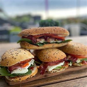 Akuna Restaurant Pizza, Bar & Cafe Anglesea, Anglesea - Italian ...
