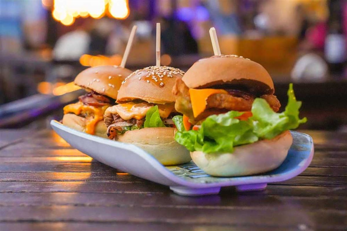 Longboards Laidback Eatery & Bar, Surfers Paradise - Burger Restaurant ...