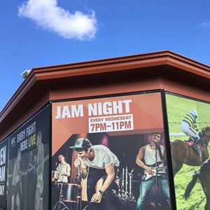 Treetops Tavern, Burleigh Heads - Pub Food Restaurant Menu, Phone ...