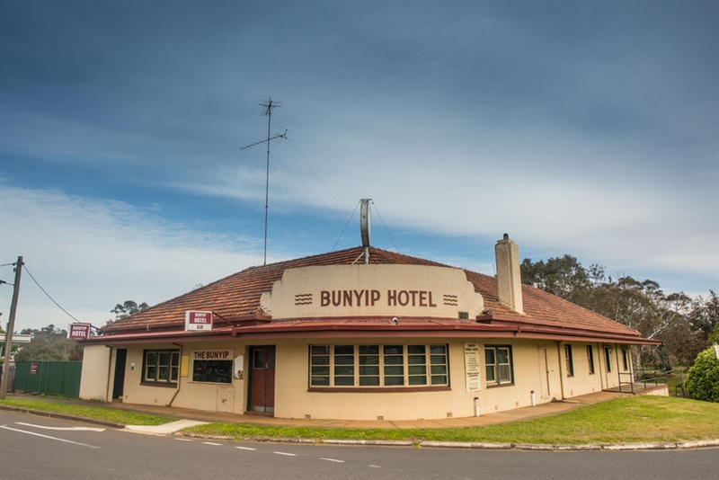 Bunyip Hotel, Cavendish - Modern Australian Restaurant Menu, Phone ...