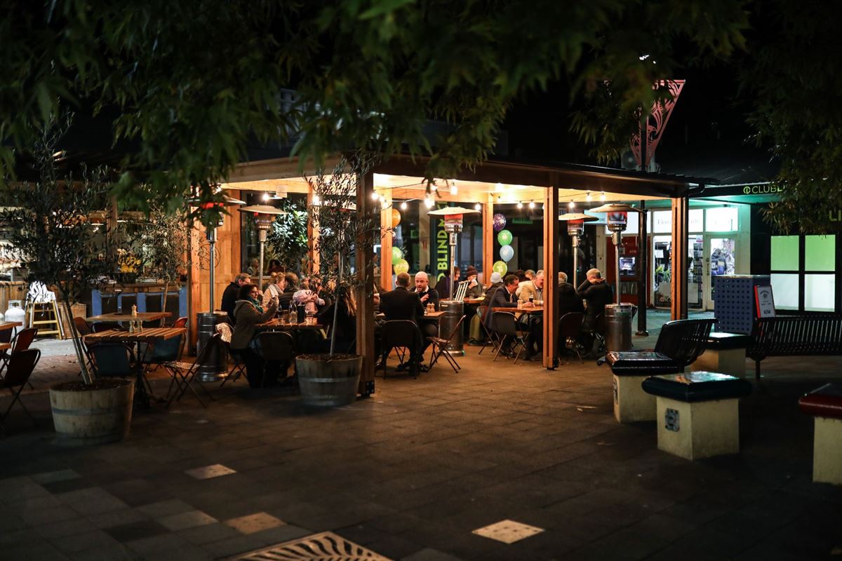 two-blind-mice-curtin-european-restaurant-menu-phone-reviews-agfg