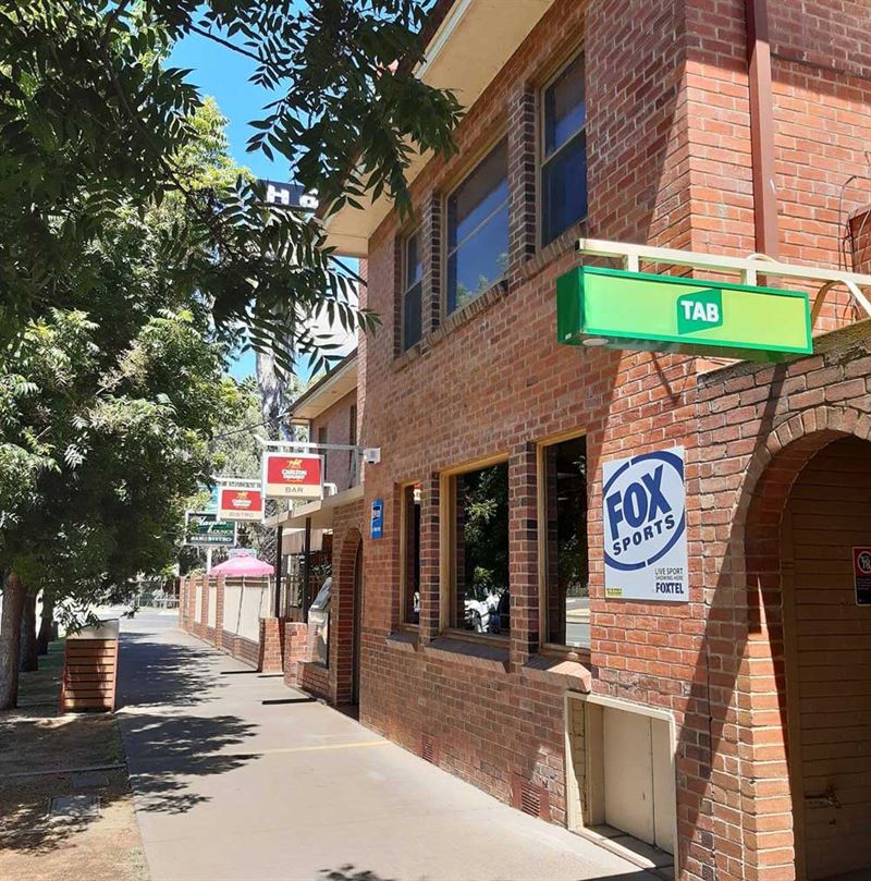 Barooga Hotel, Barooga - Bistro Restaurant Menu, Phone, Reviews | AGFG