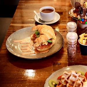 Leafwood Cafe, Currajong - Modern Australian Restaurant Menu, Phone ...